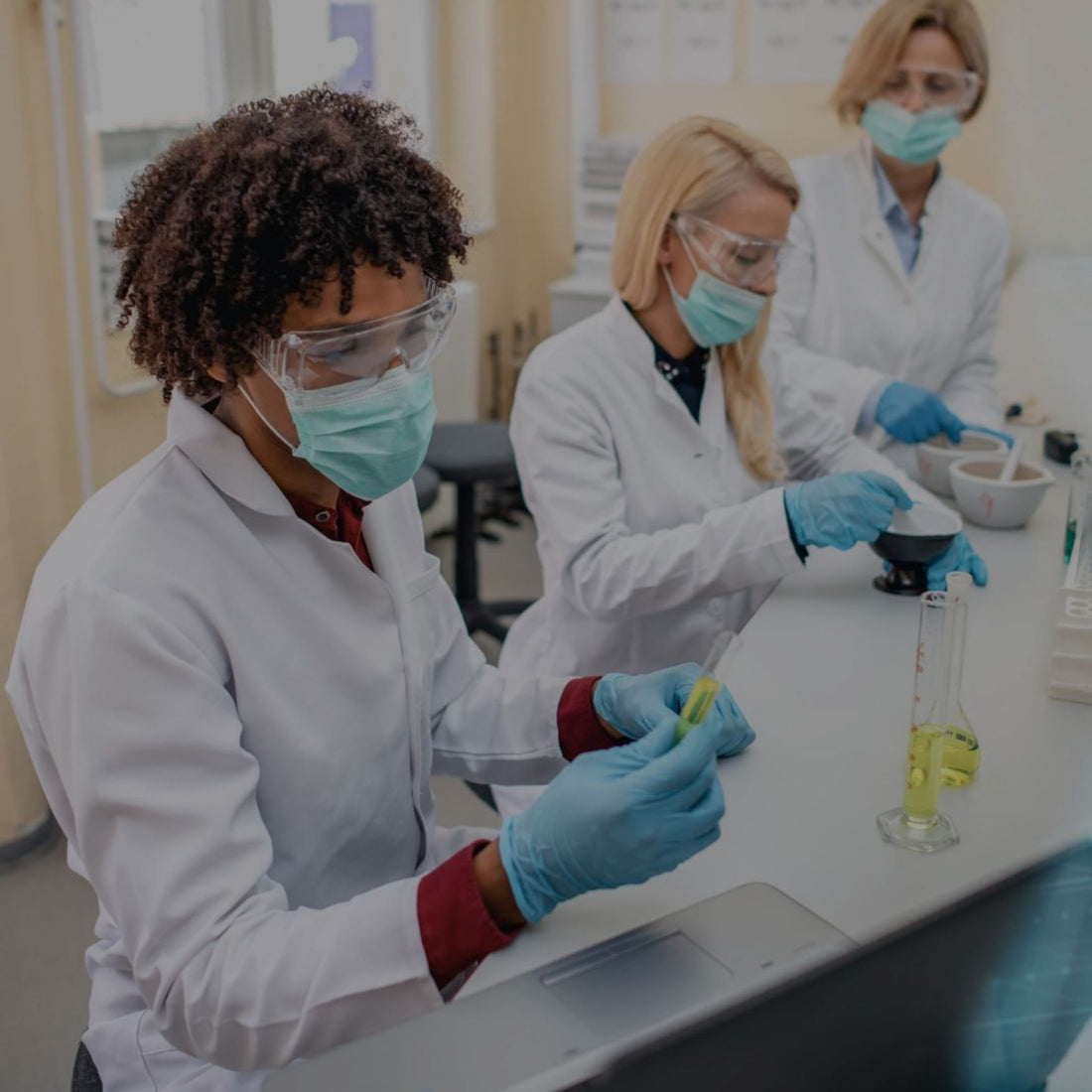 The Impact of Phenol Red in Cell Culture and the Advantages of HiDef® – Defined Bioscience